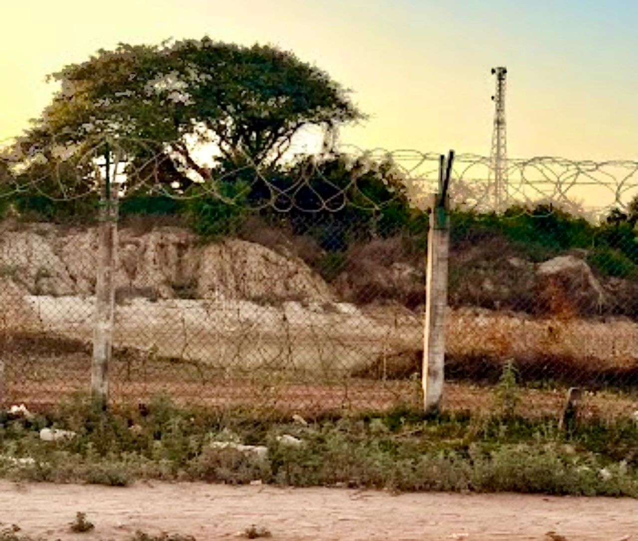 La France rend au Sénégal le Camp de la marine, sis à Rufisque - Baobab ...